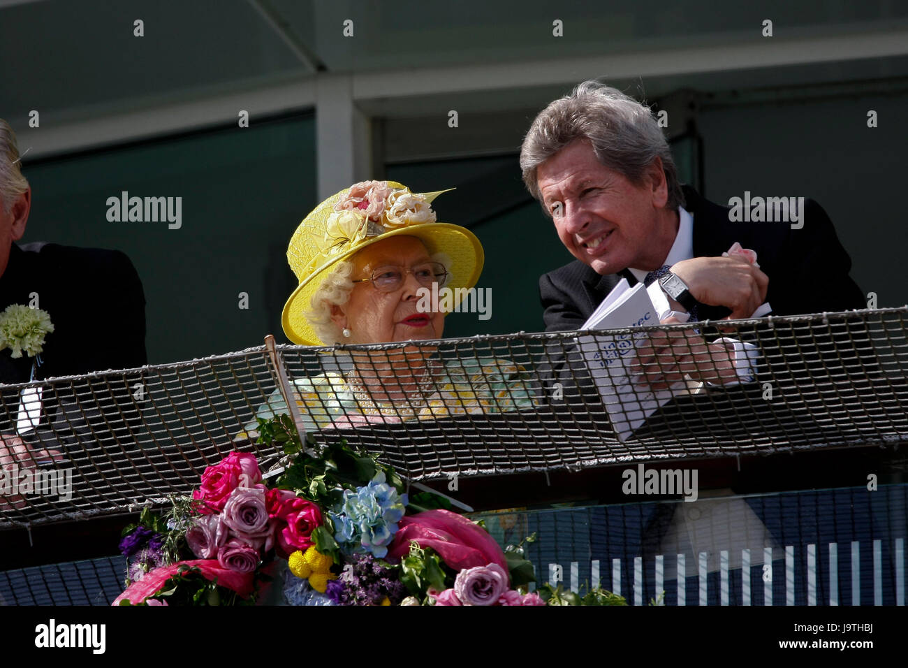 Hrh queen elizabeth hi-res stock photography and images - Alamy