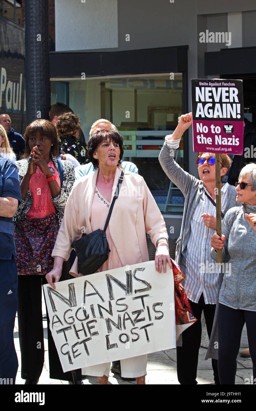 Liverpool UK, 3rd June 2017. EDL supporters and Anti- Fascist ...
