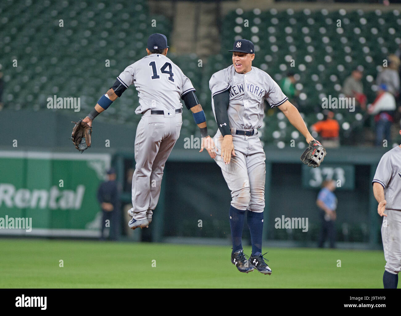 New York Yankees second baseman Starlin Castro (14) and right fielder ...