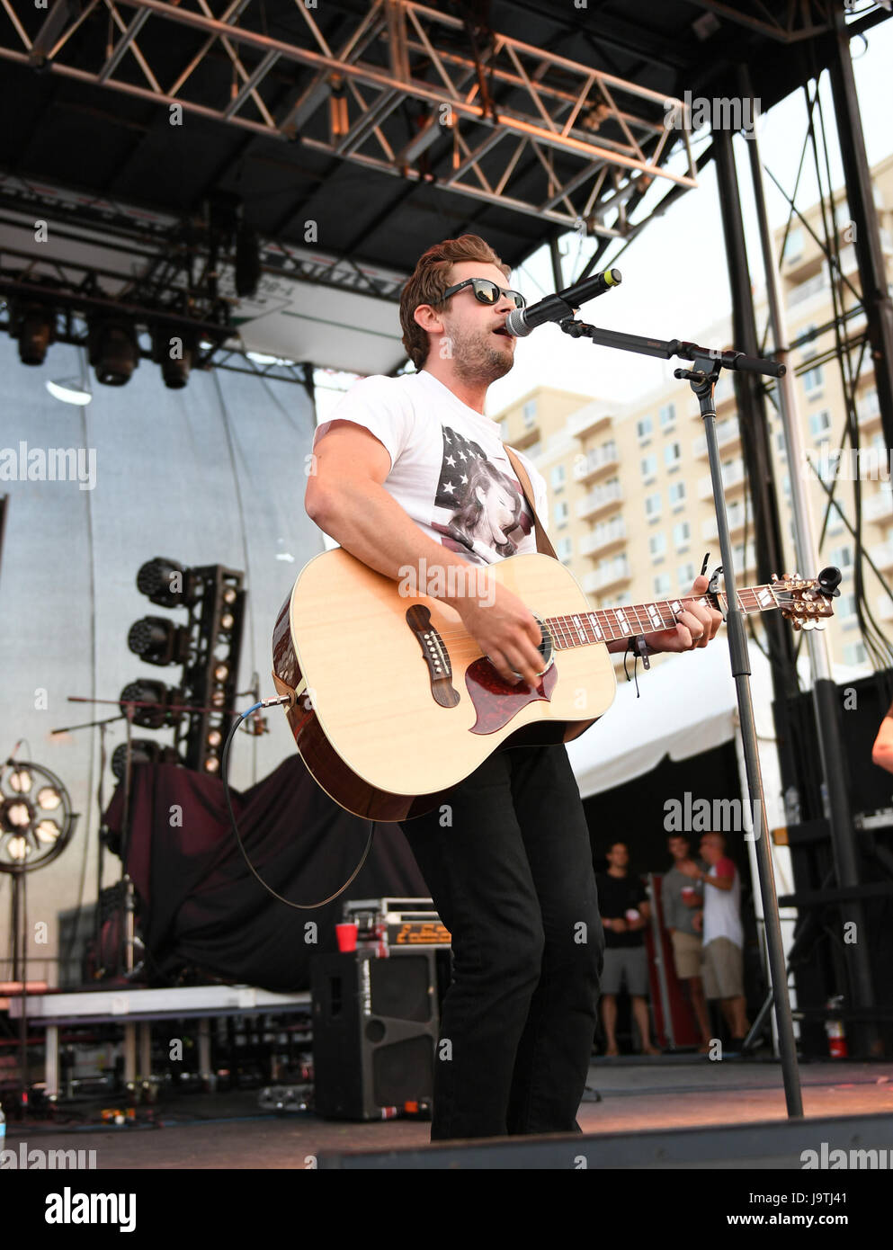 June 2, 2017 - BRANDON LAY brings the country to VIRGINIA BEACH ...
