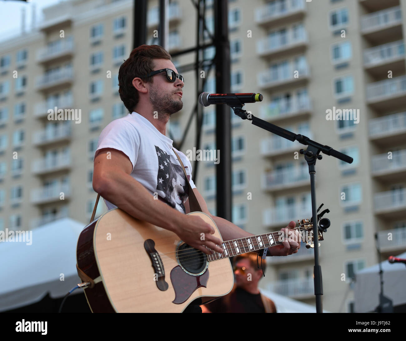 June 2, 2017 - BRANDON LAY brings the country to VIRGINIA BEACH ...