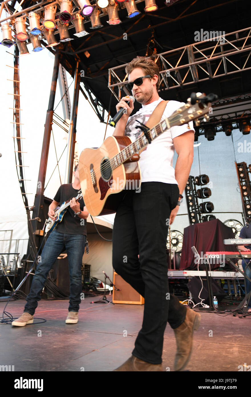 June 2, 2017 - BRANDON LAY brings the country to VIRGINIA BEACH ...