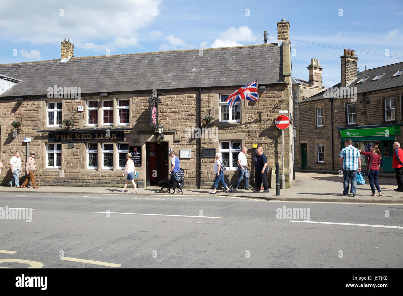 Bakewell, UK. 3rd June, 2017. Warm weather continues in Bakewell as ...