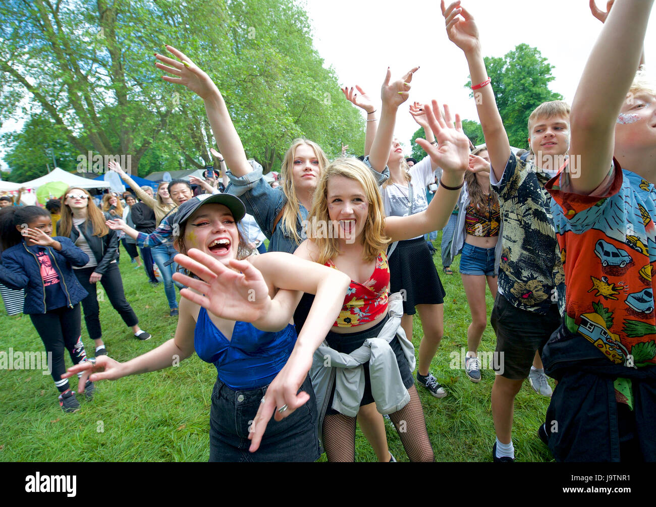 Peace and dancing girls hi-res stock photography and images - Alamy