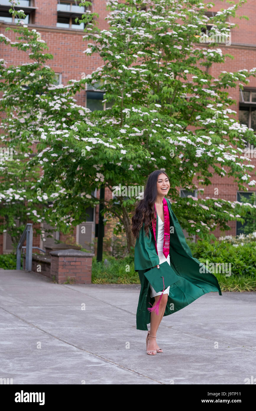 University of Oregon Female College Grad Stock Photo - Alamy