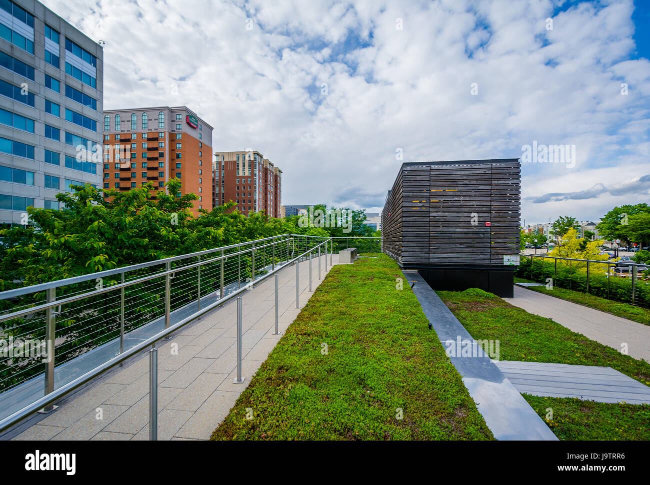 Elevated platform hi-res stock photography and images - Alamy