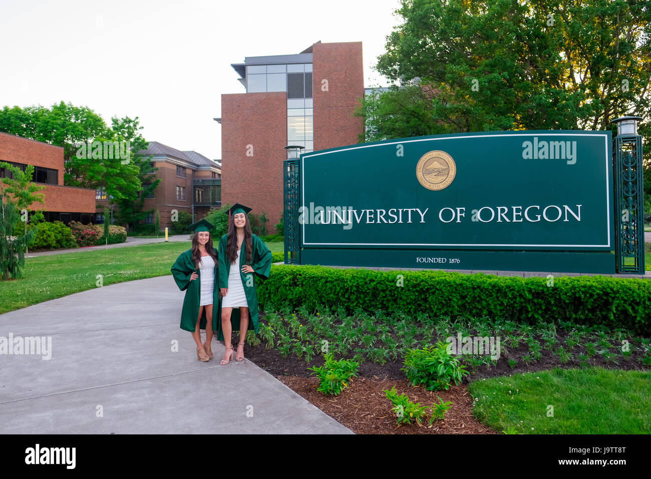 Portraits two female university hi-res stock photography and images - Alamy