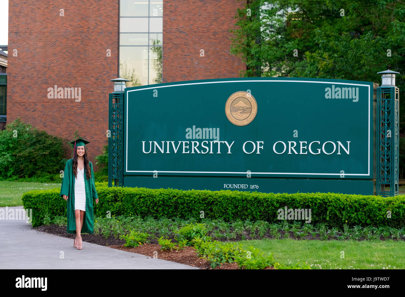 University of Oregon Female College Grad Stock Photo - Alamy