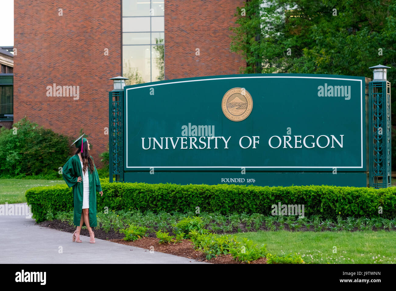 University of Oregon Female College Grad Stock Photo - Alamy