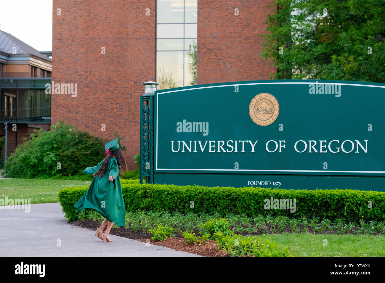 University of Oregon Female College Grad Stock Photo - Alamy