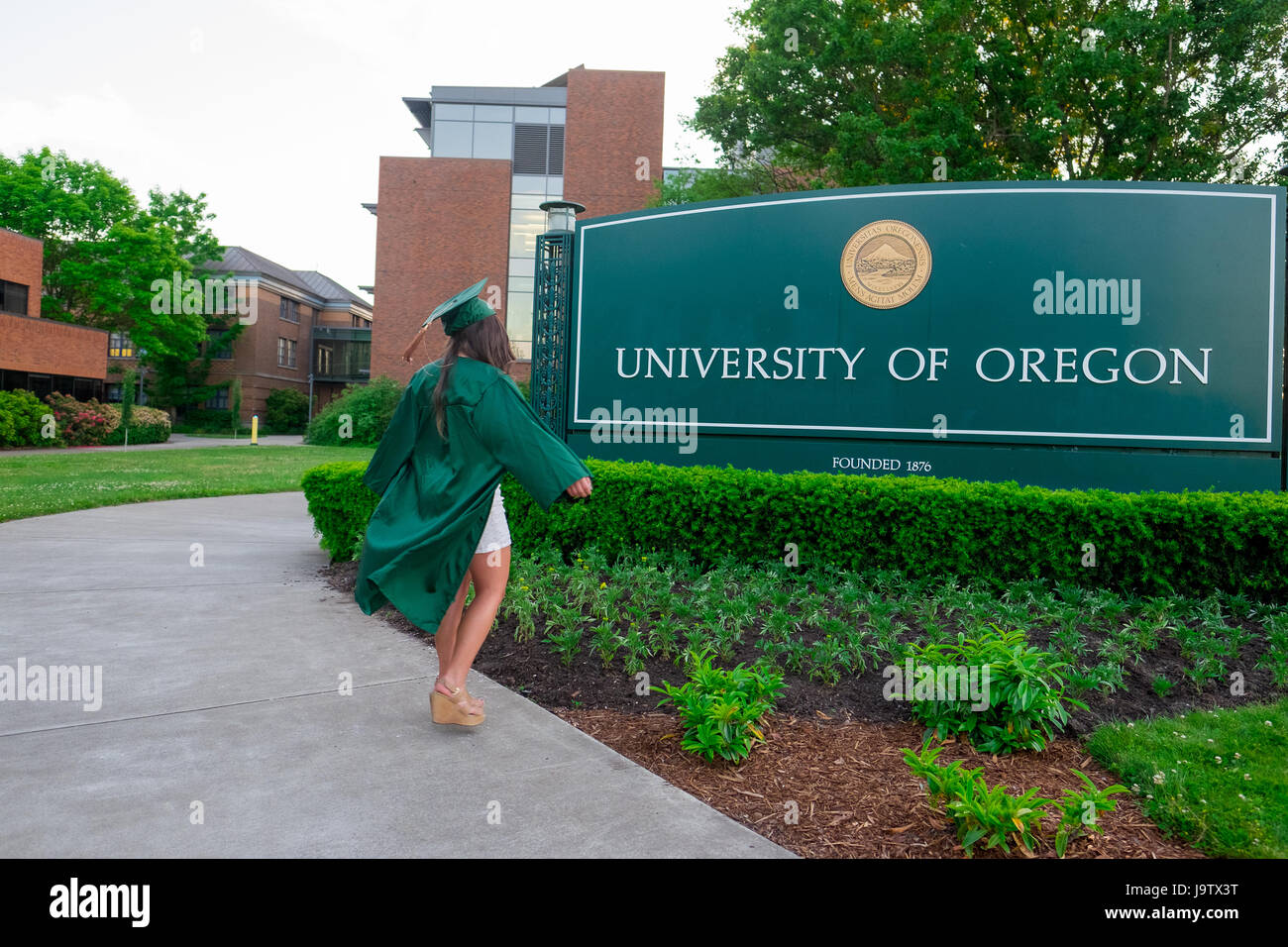 University of Oregon Female College Grad Stock Photo - Alamy