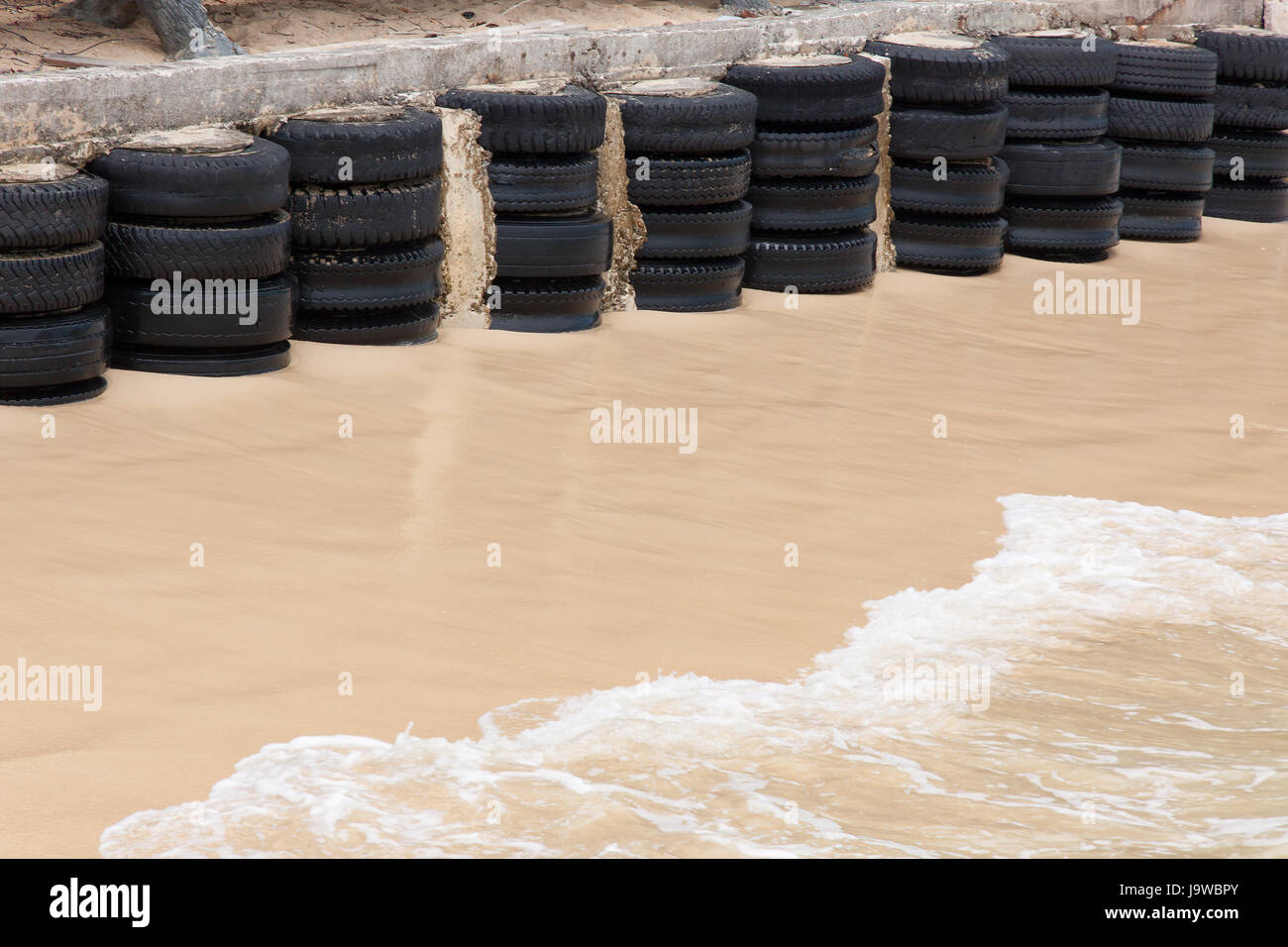 Rubber tires wall for breakwater Stock Photo - Alamy