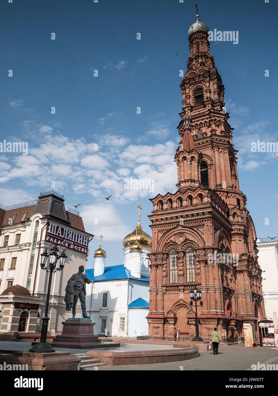 Statue of Feodor Chaliapin outside the Shalyapin (Chaliiapin) Palace ...