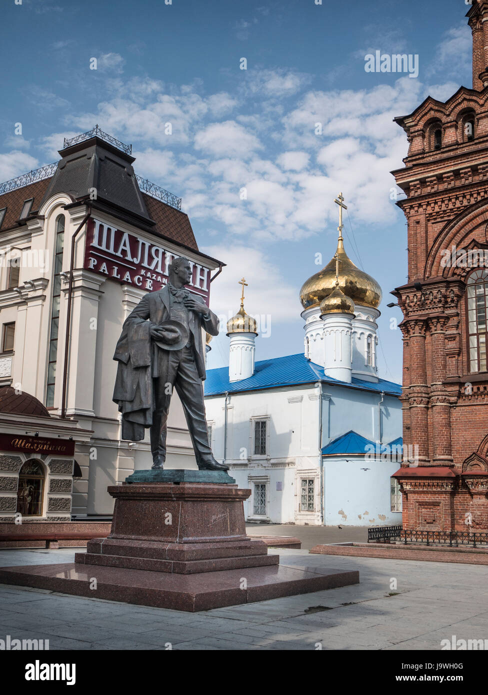 Statue of Feodor Chaliapin outside the Shalyapin (Chaliiapin) Palace ...