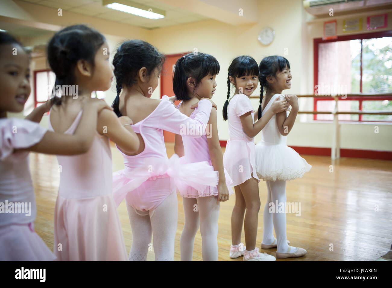 Elementary school classroom dancing hi-res stock photography and images ...