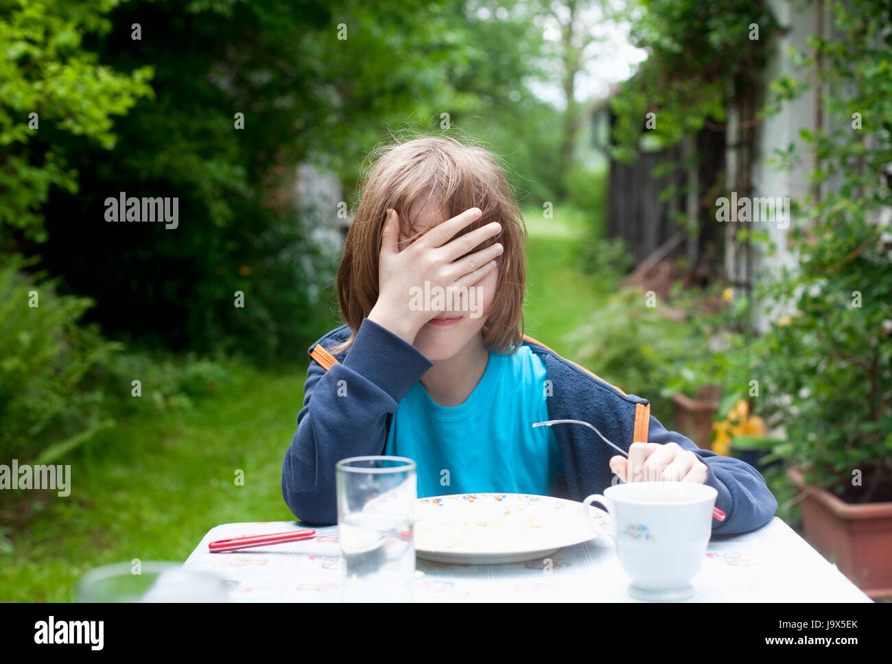 Face eating hi-res stock photography and images - Alamy