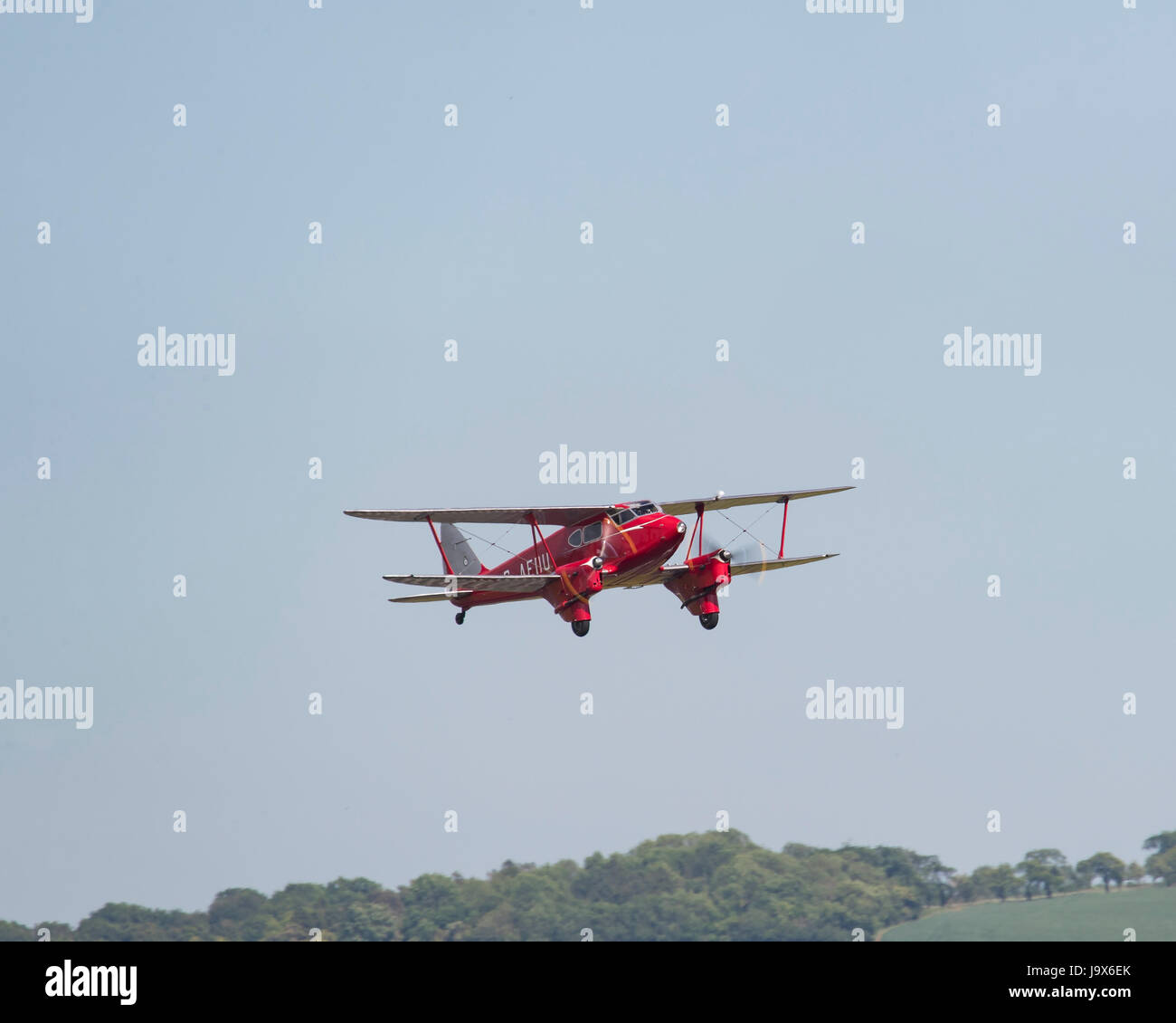 de Havilland DH.90 Dragonfly 1930s biplane flying Stock Photo - Alamy