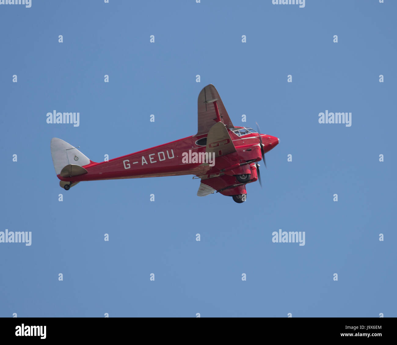 de Havilland DH.90 Dragonfly 1930s biplane flying Stock Photo - Alamy