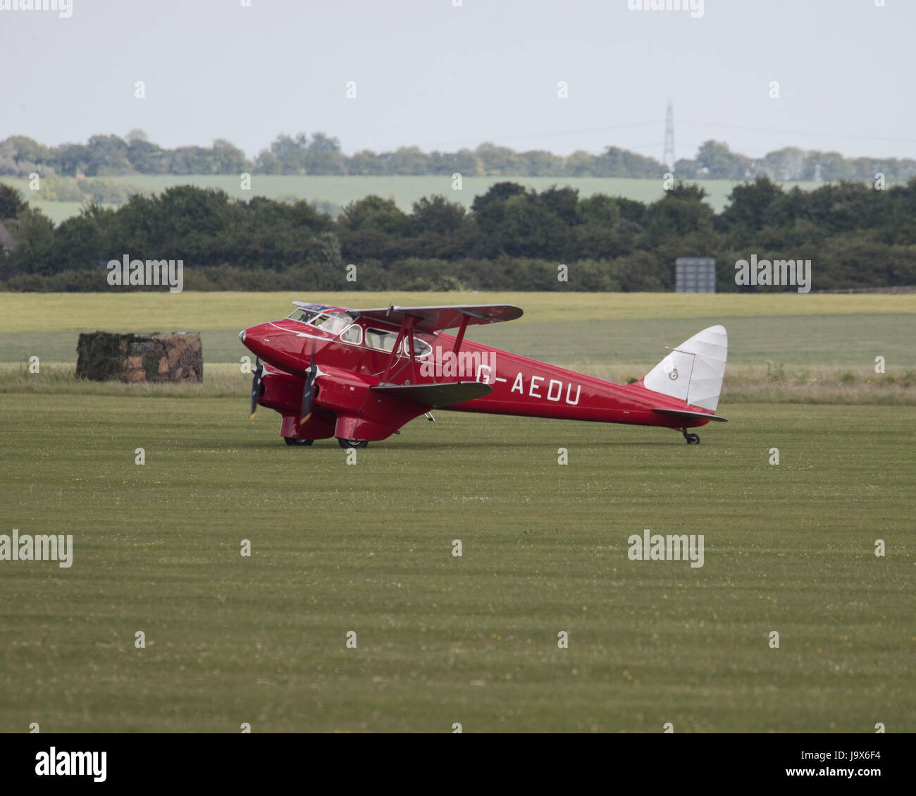 de Havilland DH.90 Dragonfly 1930s biplane flying Stock Photo - Alamy