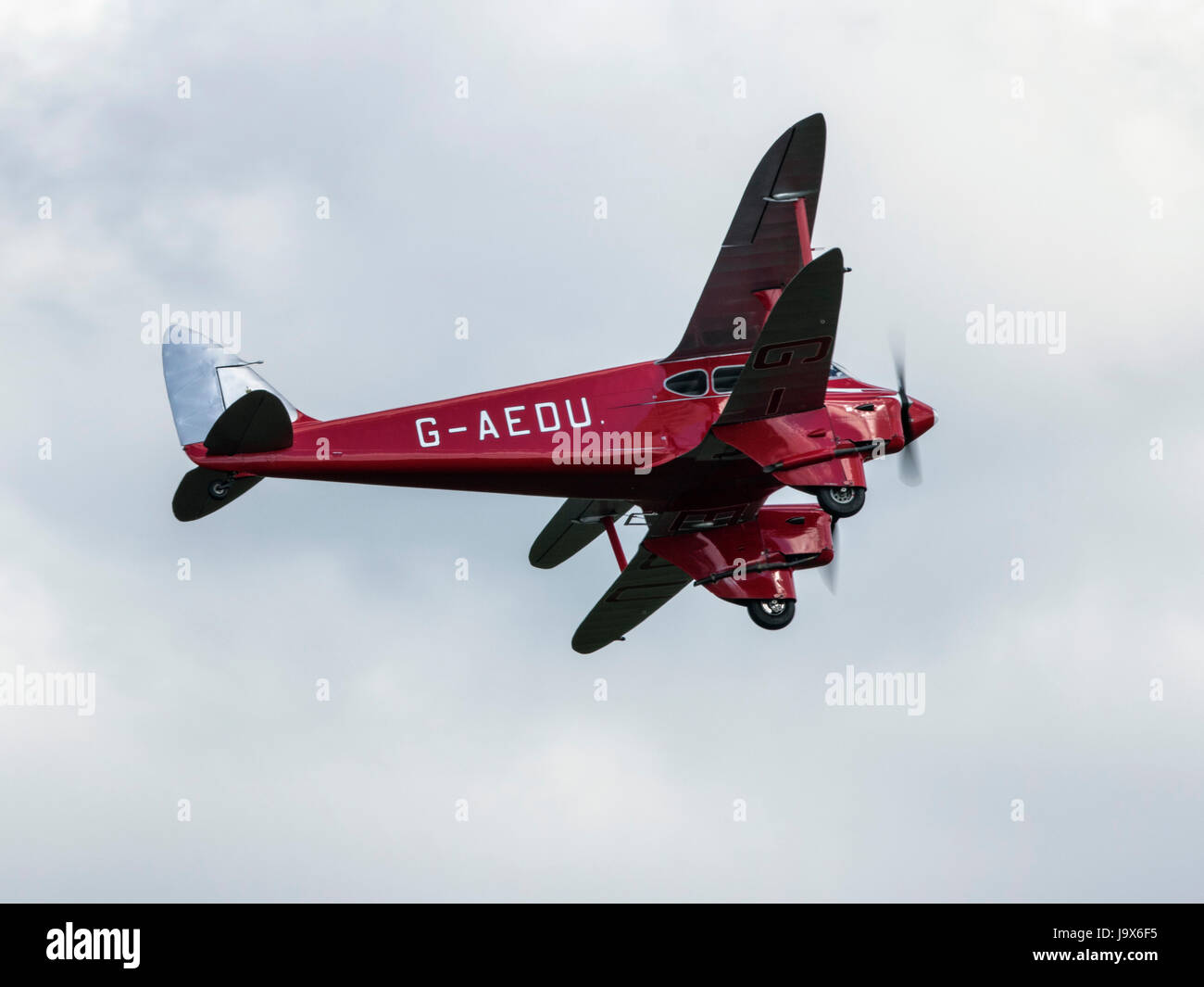 de Havilland DH.90 Dragonfly 1930s biplane flying Stock Photo - Alamy