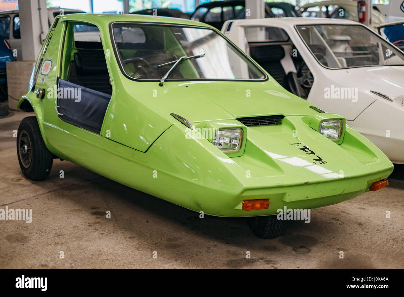 Vintage lemon racing car Stock Photo - Alamy