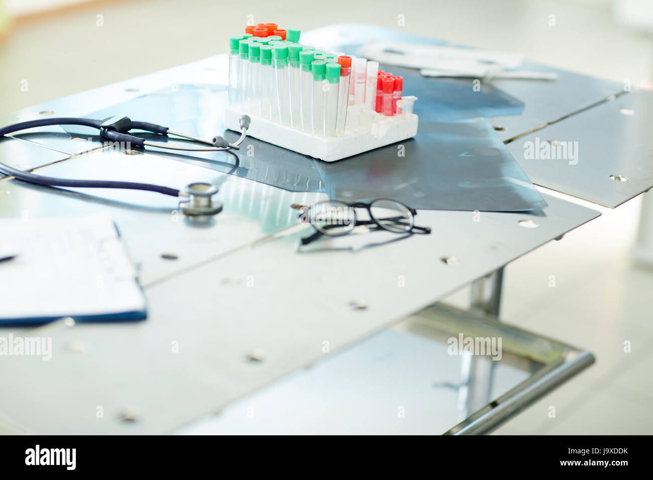 Veterinary medical supplies hi-res stock photography and images - Alamy