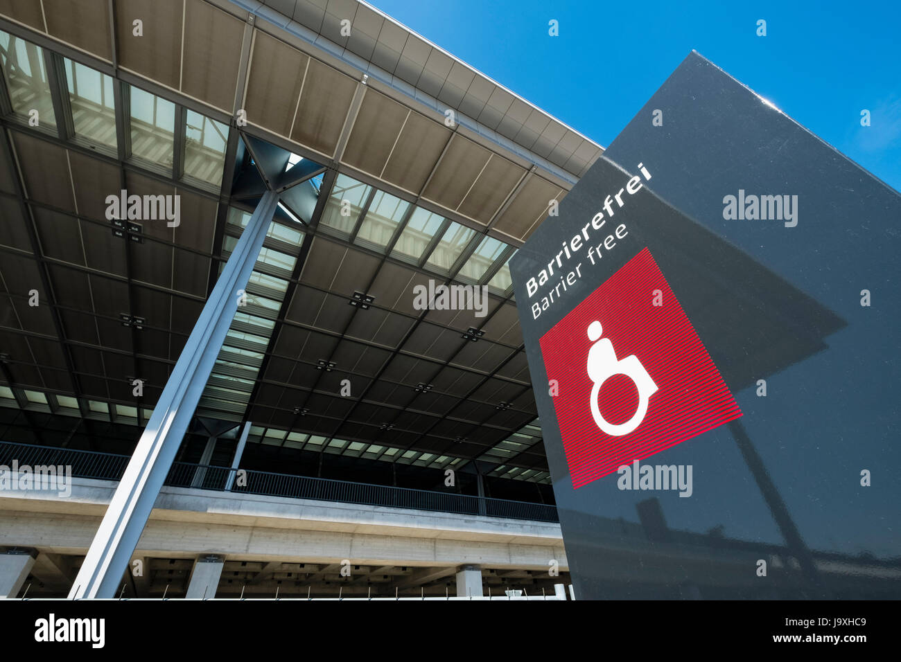 Disabled sign airport hi-res stock photography and images - Alamy