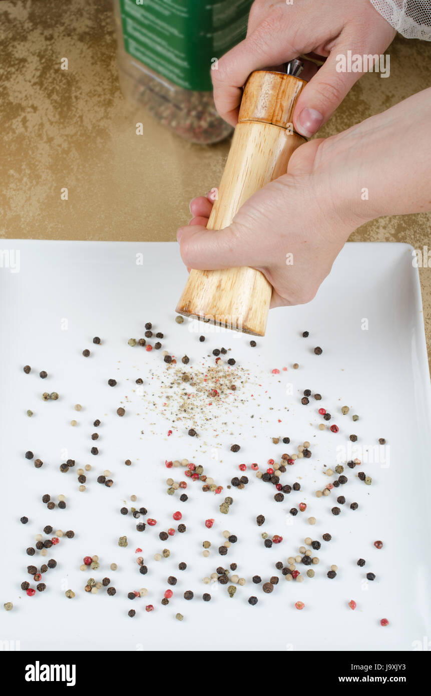 woman, restaurant, food, aliment, pepper, men, man, hand, object, spice ...