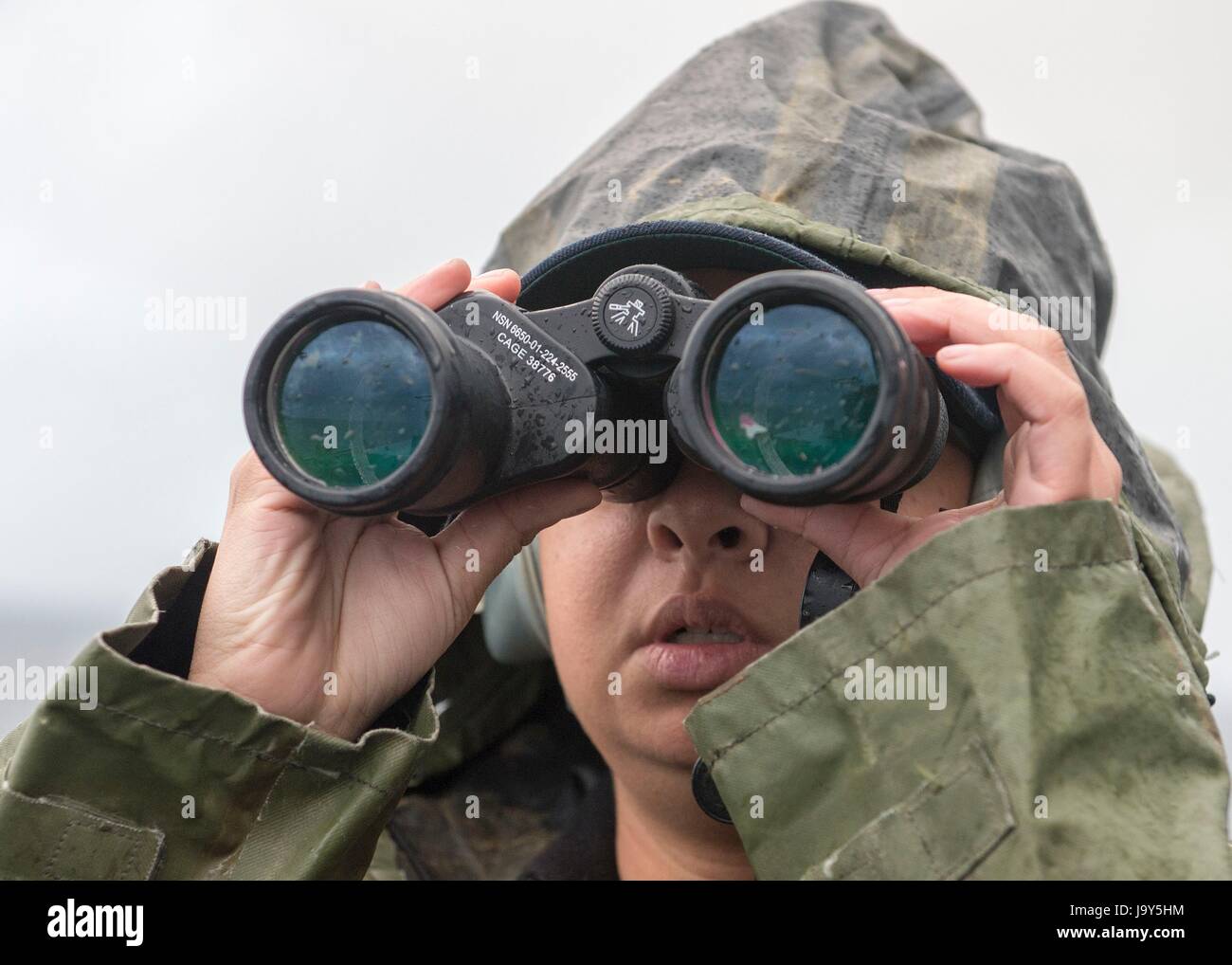 Soldier with binoculars hi-res stock photography and images - Alamy