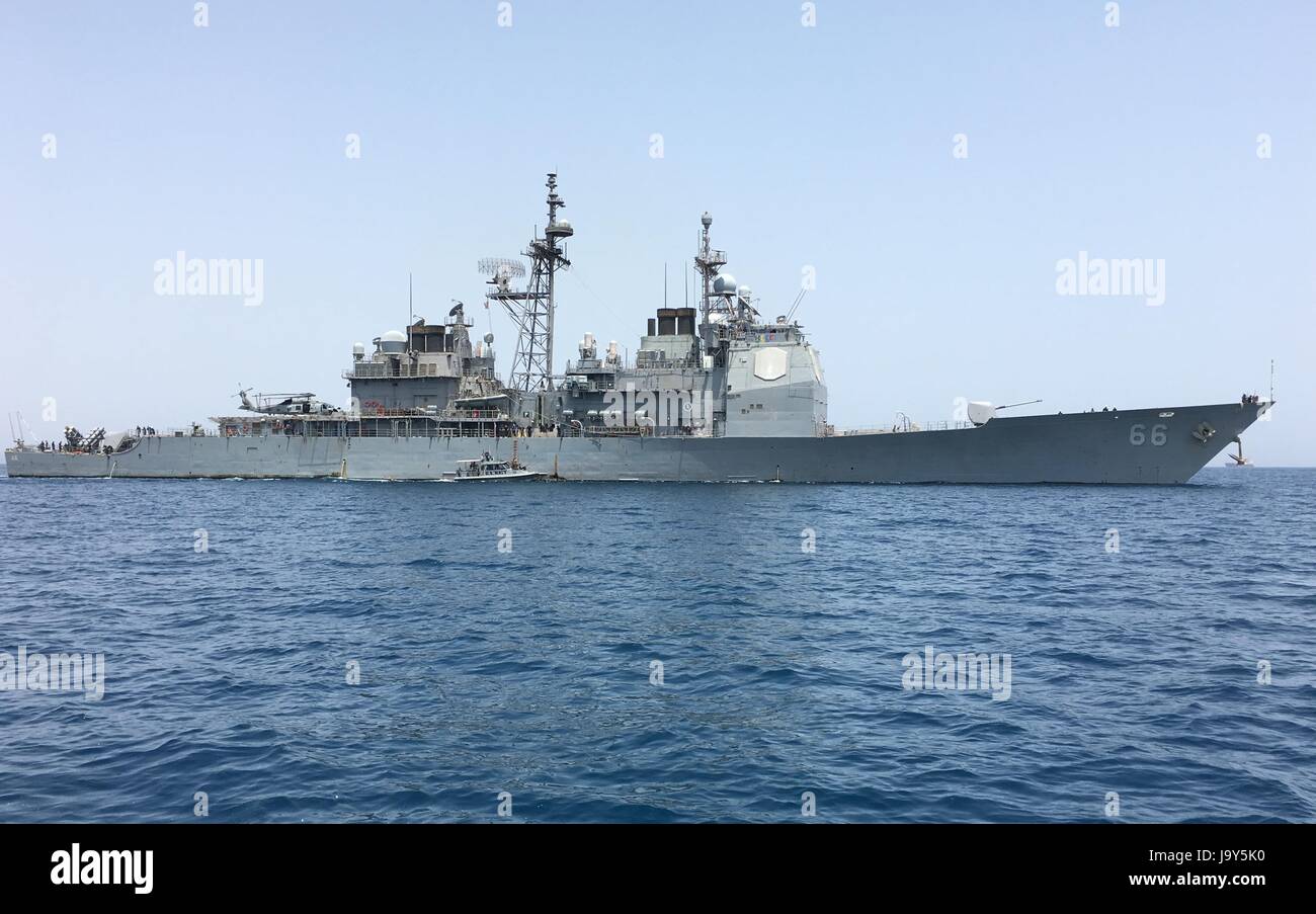 A Coastal Riverine SeaArk patrol boat pulls alongside the USN ...