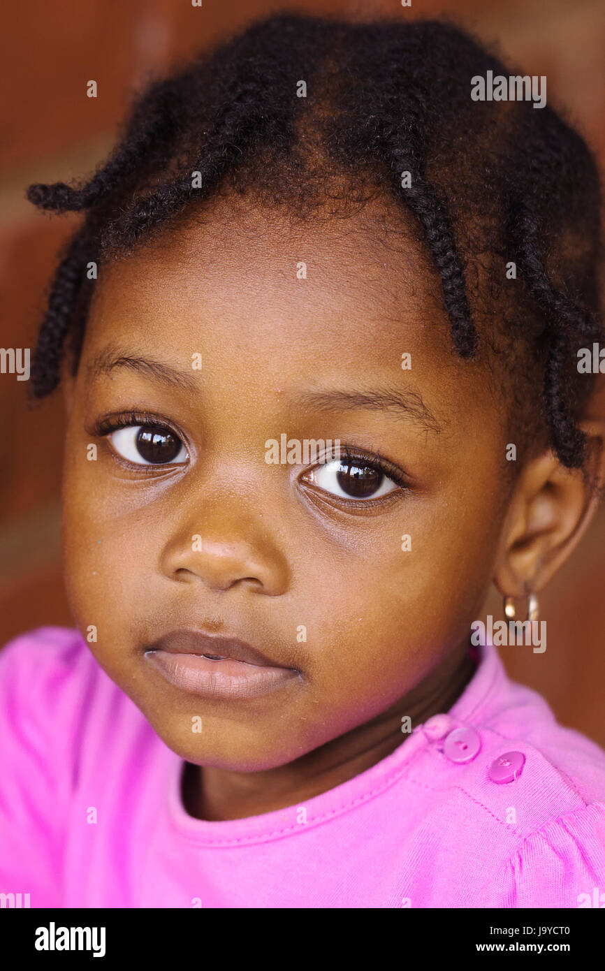 Grosse dunkle augen hi-res stock photography and images - Alamy