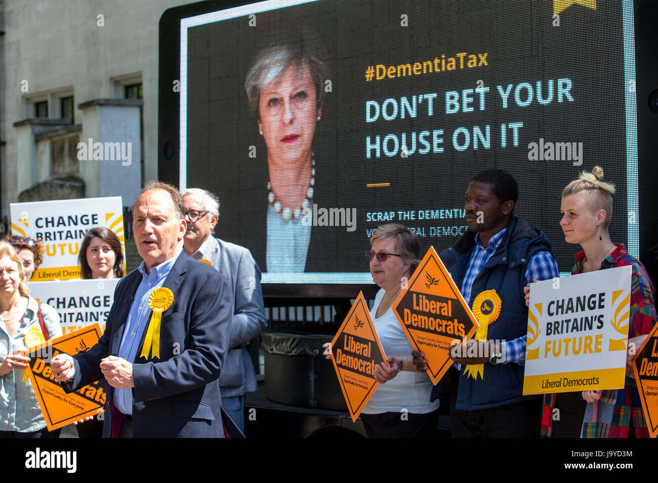Former Lib Dem MP, Simon Hughes, demonstrates outside parliament about ...