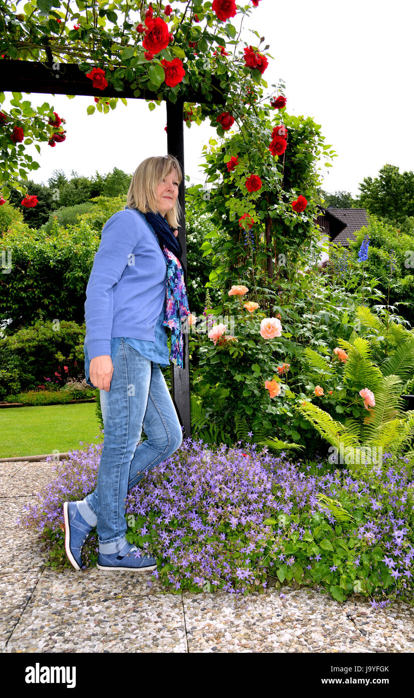 Under the rose hi-res stock photography and images - Alamy