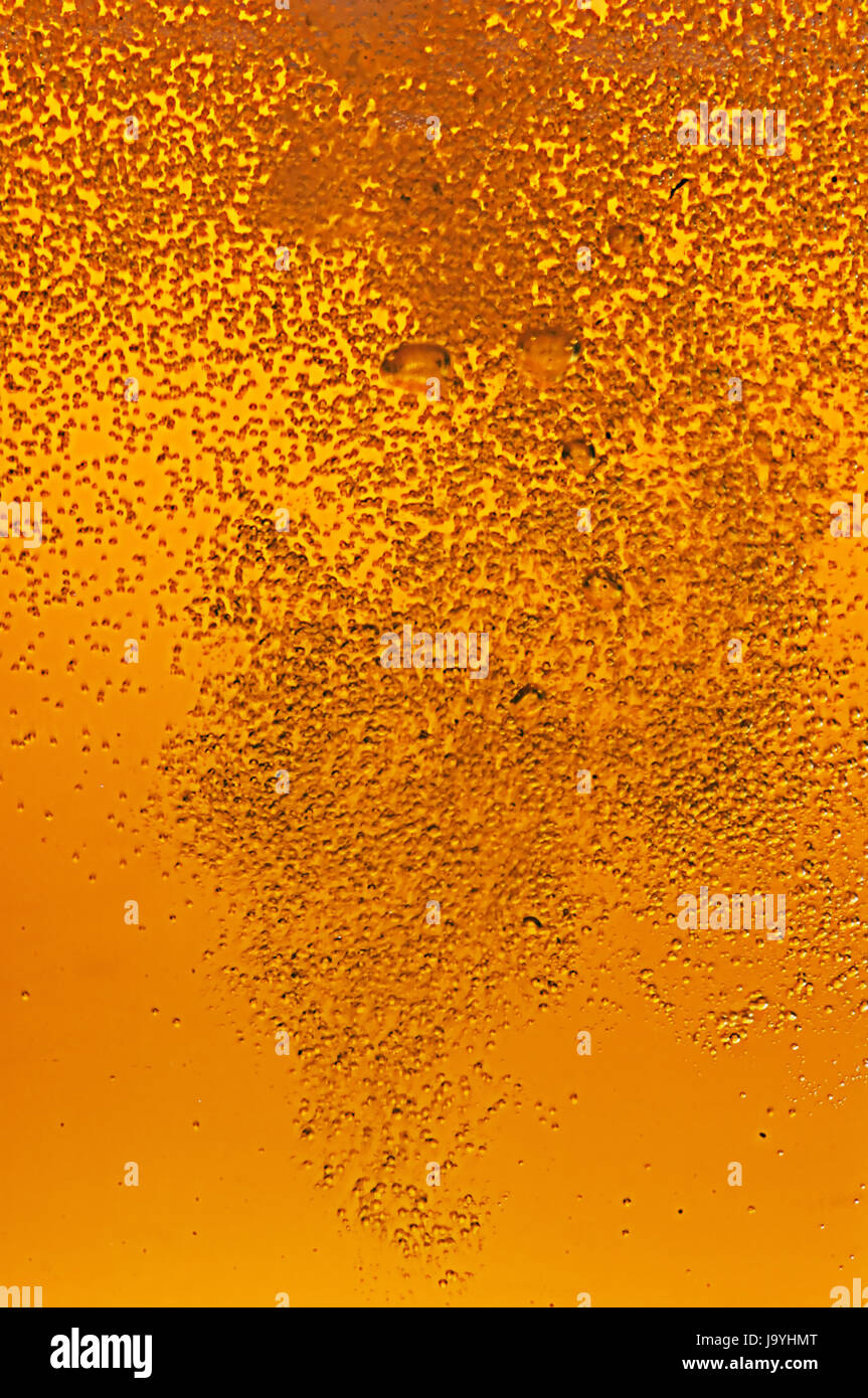 Bubbles drop beer drunk backdrop hi-res stock photography and images ...