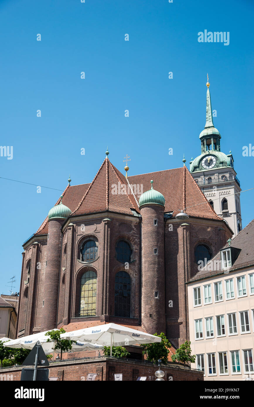 Peterskirche munich hi-res stock photography and images - Alamy