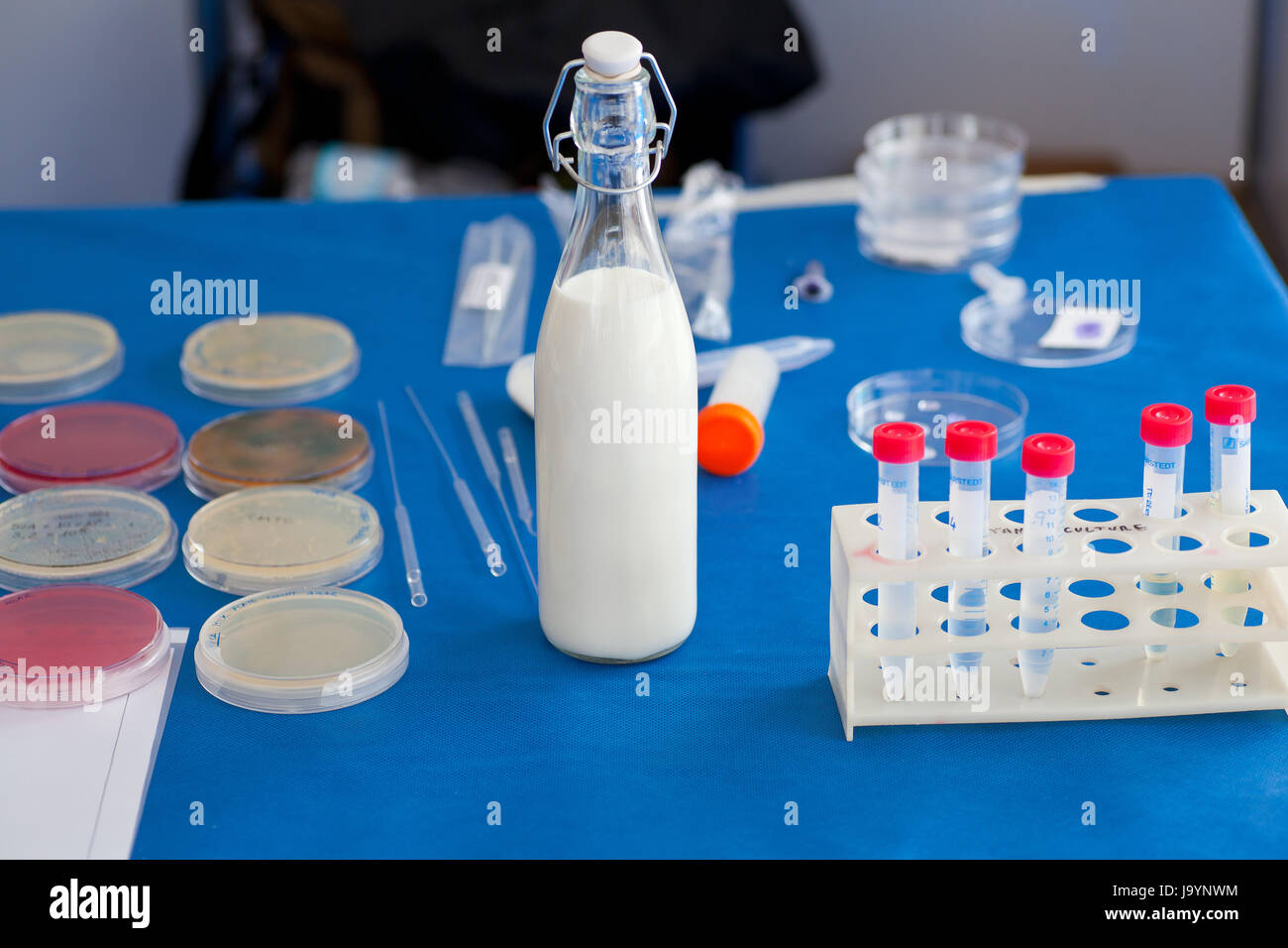 Scientific paper hi-res stock photography and images - Alamy