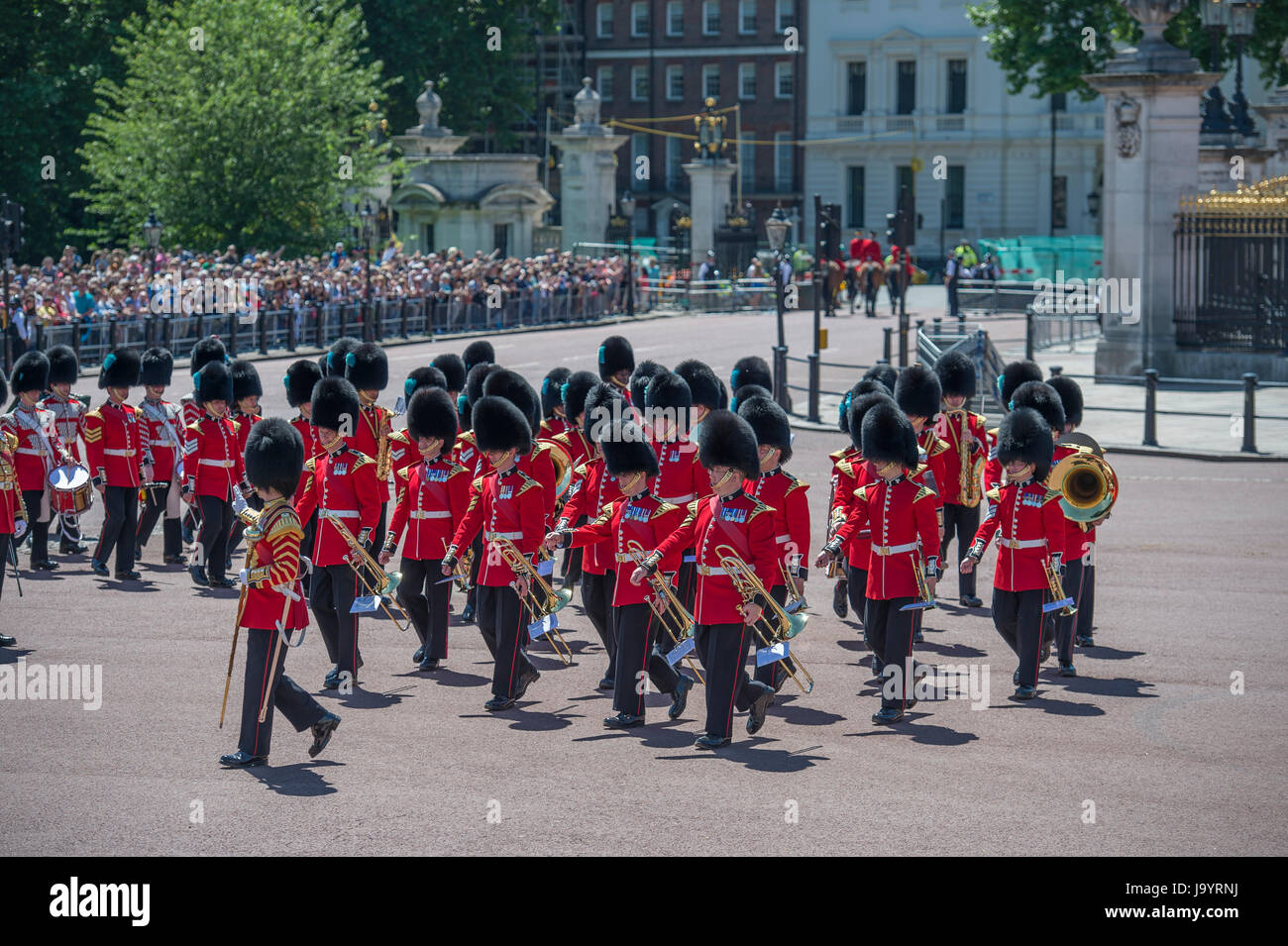 British ceremonial uniforms hi-res stock photography and images - Alamy