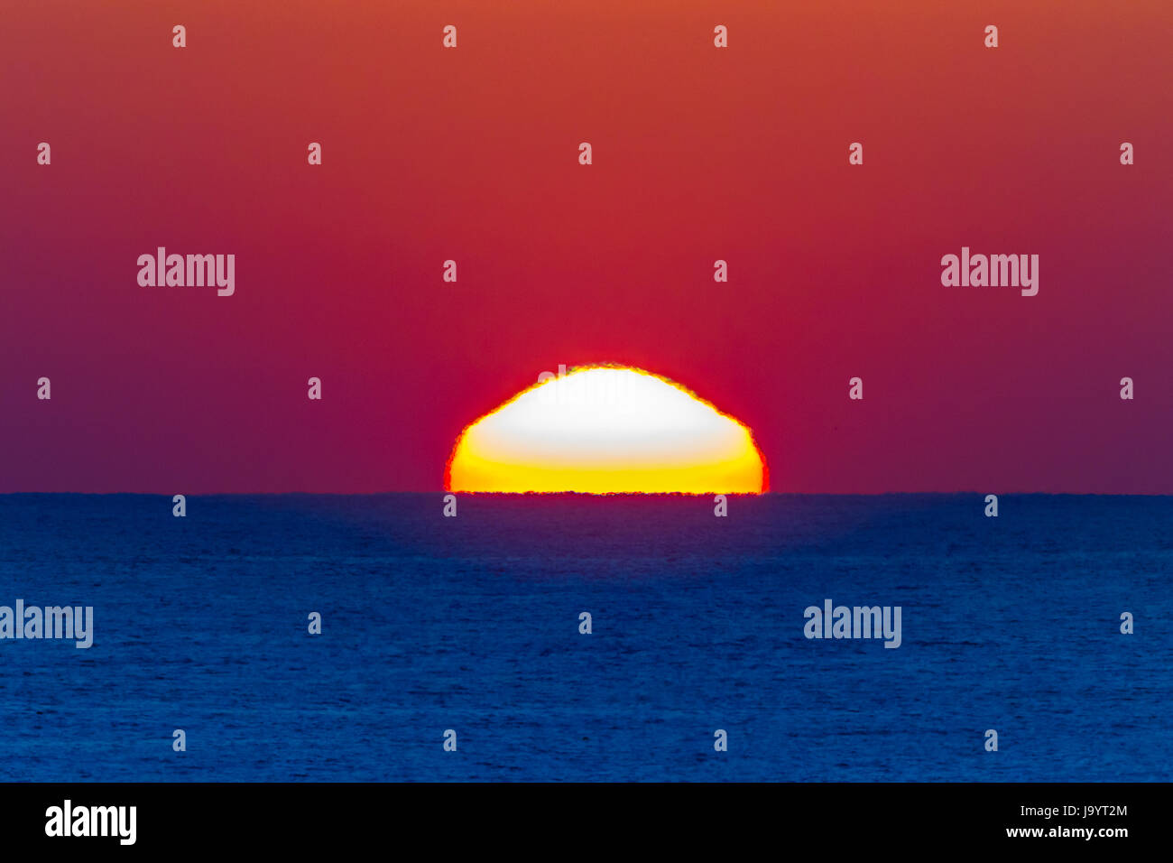 Shimmering light hi-res stock photography and images - Alamy