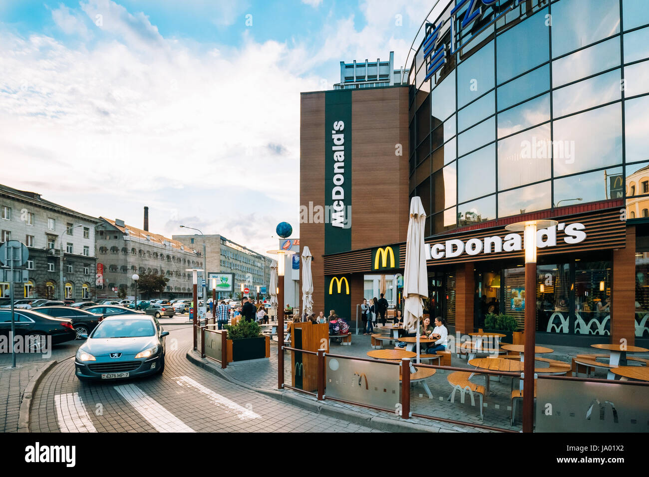 Mcdonalds mcdrive hi-res stock photography and images - Alamy