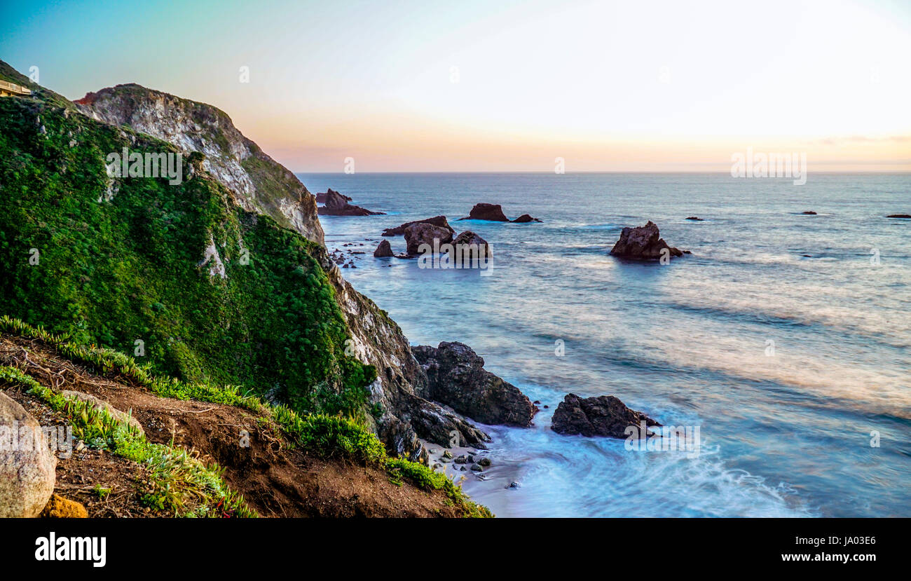 The beautiful cliffs of Big Sur at the Pacific coast after sunset Stock ...
