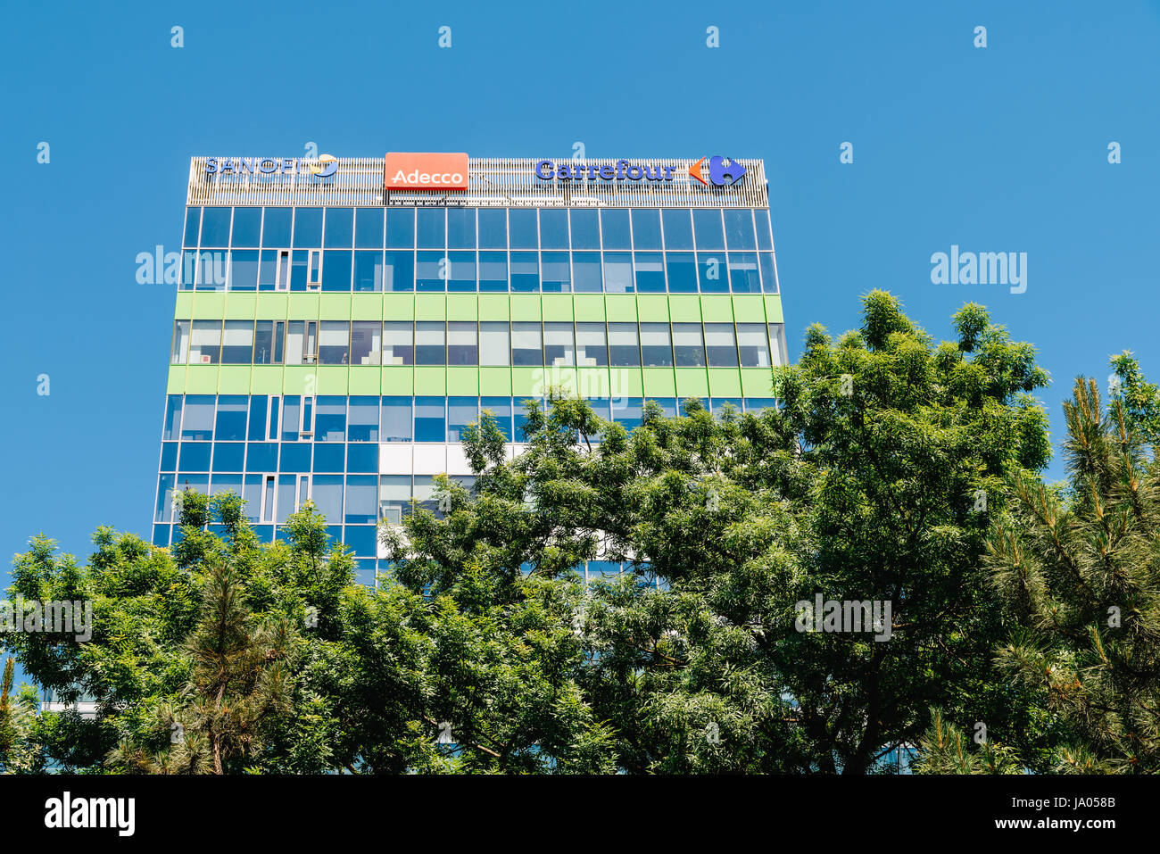 BUCHAREST, ROMANIA - MAY 18, 2017: Modern Office Building In North ...