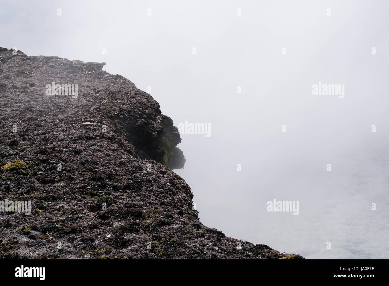 Cliff drop hi-res stock photography and images - Alamy