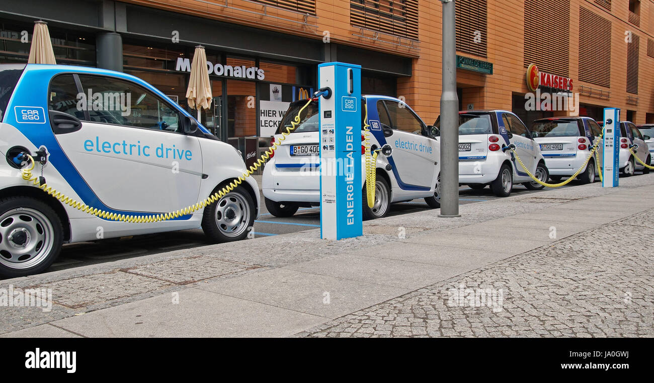 Elektrischer wagen High Resolution Stock Photography and Images - Alamy