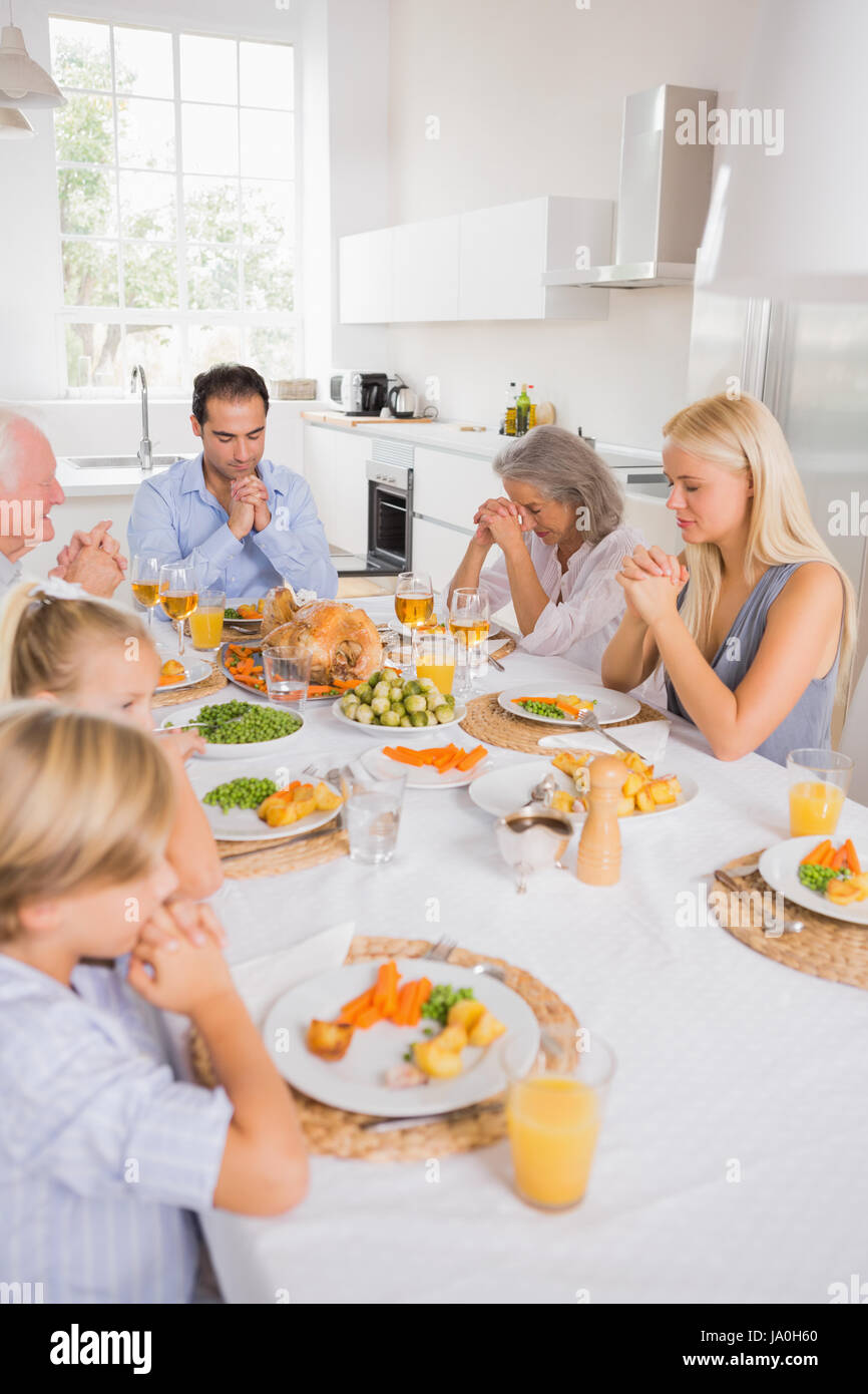 Family praying before eating for thanksgiving Stock Photo - Alamy