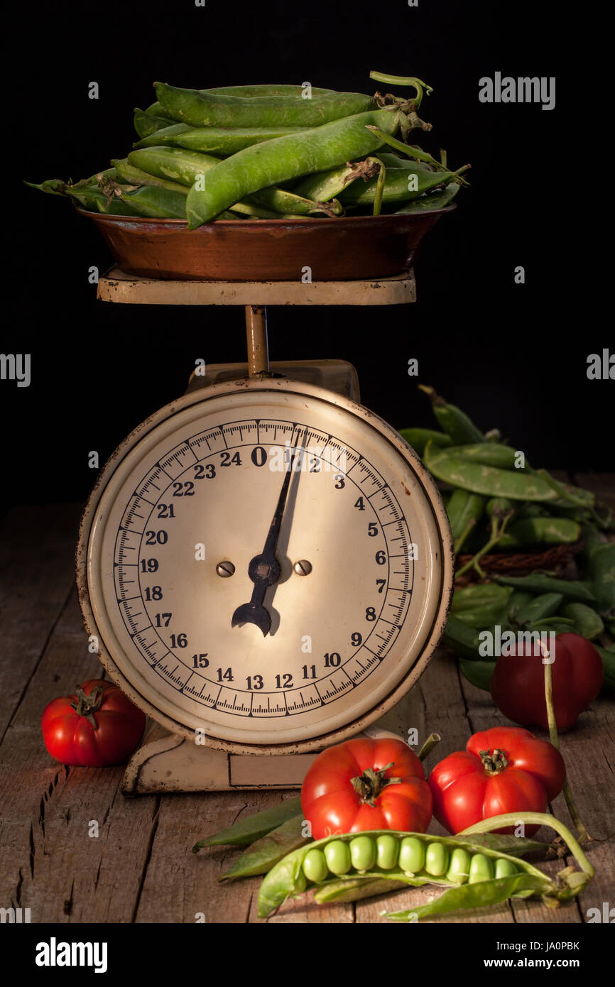 Old vintage weight scale with fresh green peas pods and tomatoes Stock ...