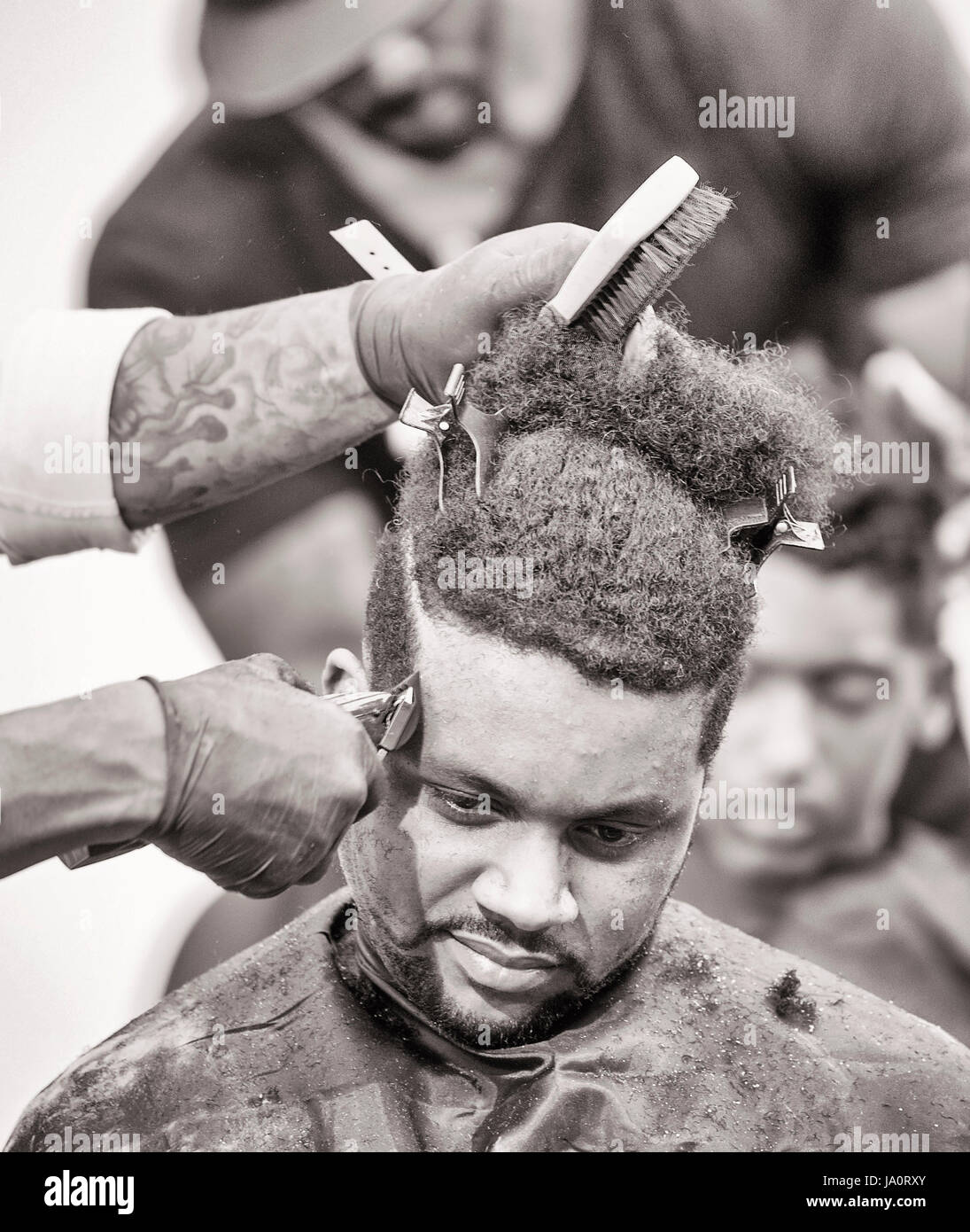 African barbers shop hi-res stock photography and images - Alamy