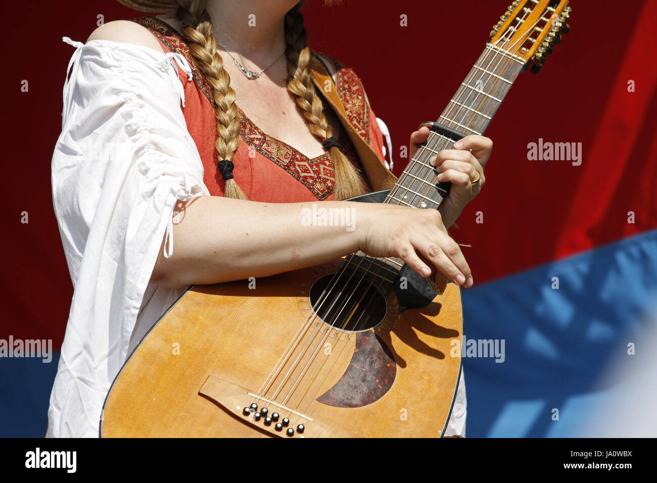 Lute instrument hi-res stock photography and images - Alamy