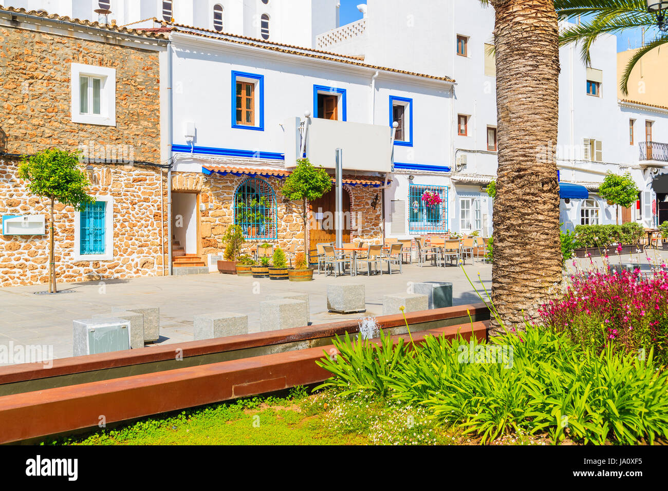 Traditional spanish street view hi-res stock photography and images - Alamy