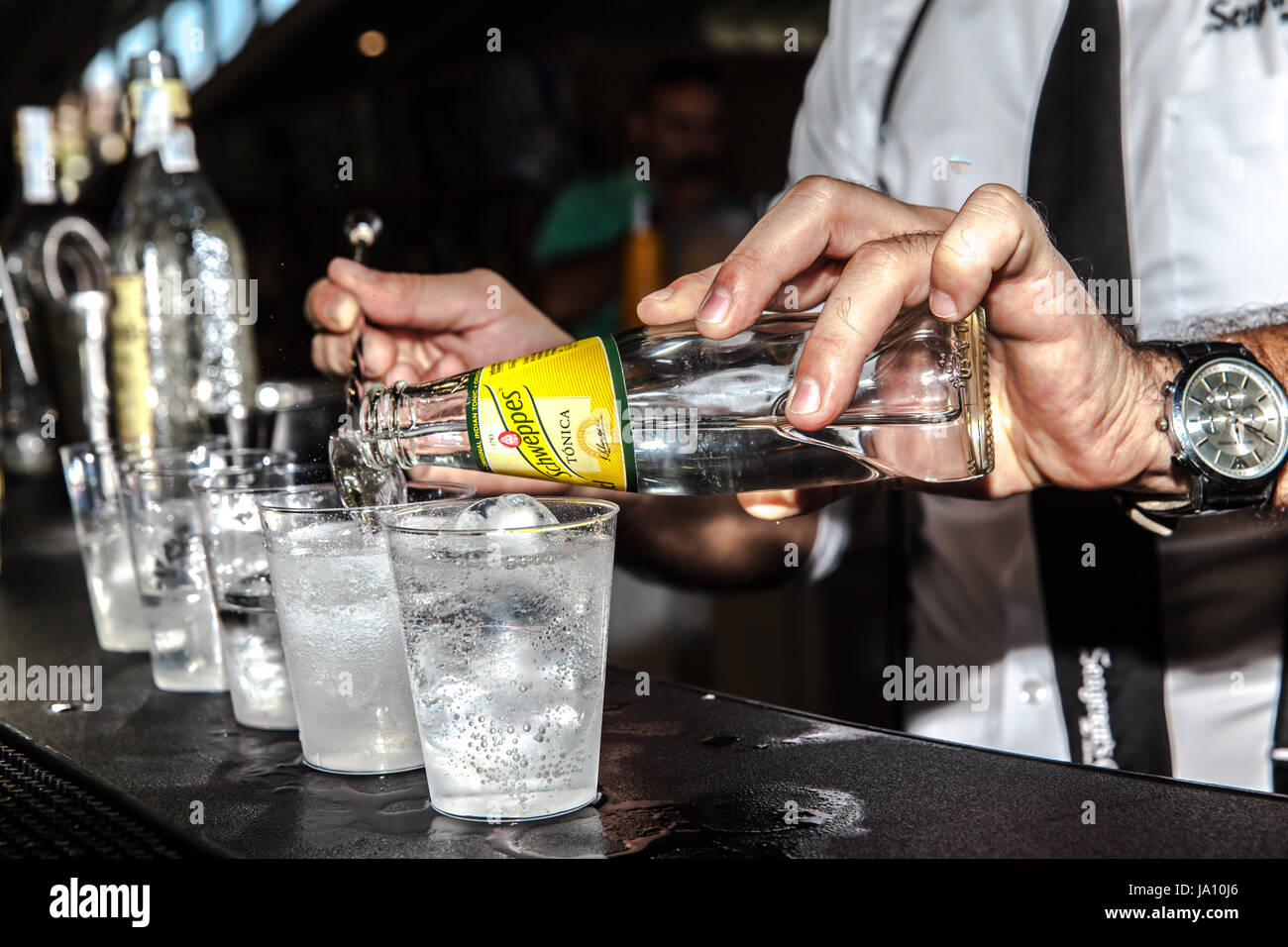 Good mixer pub hi-res stock photography and images - Alamy