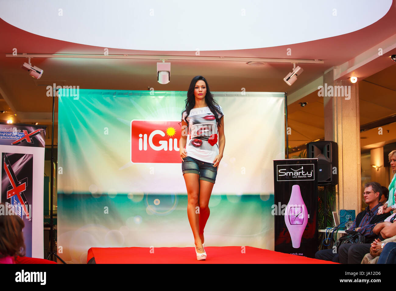 Fashion model runway collage hi-res stock photography and images - Alamy